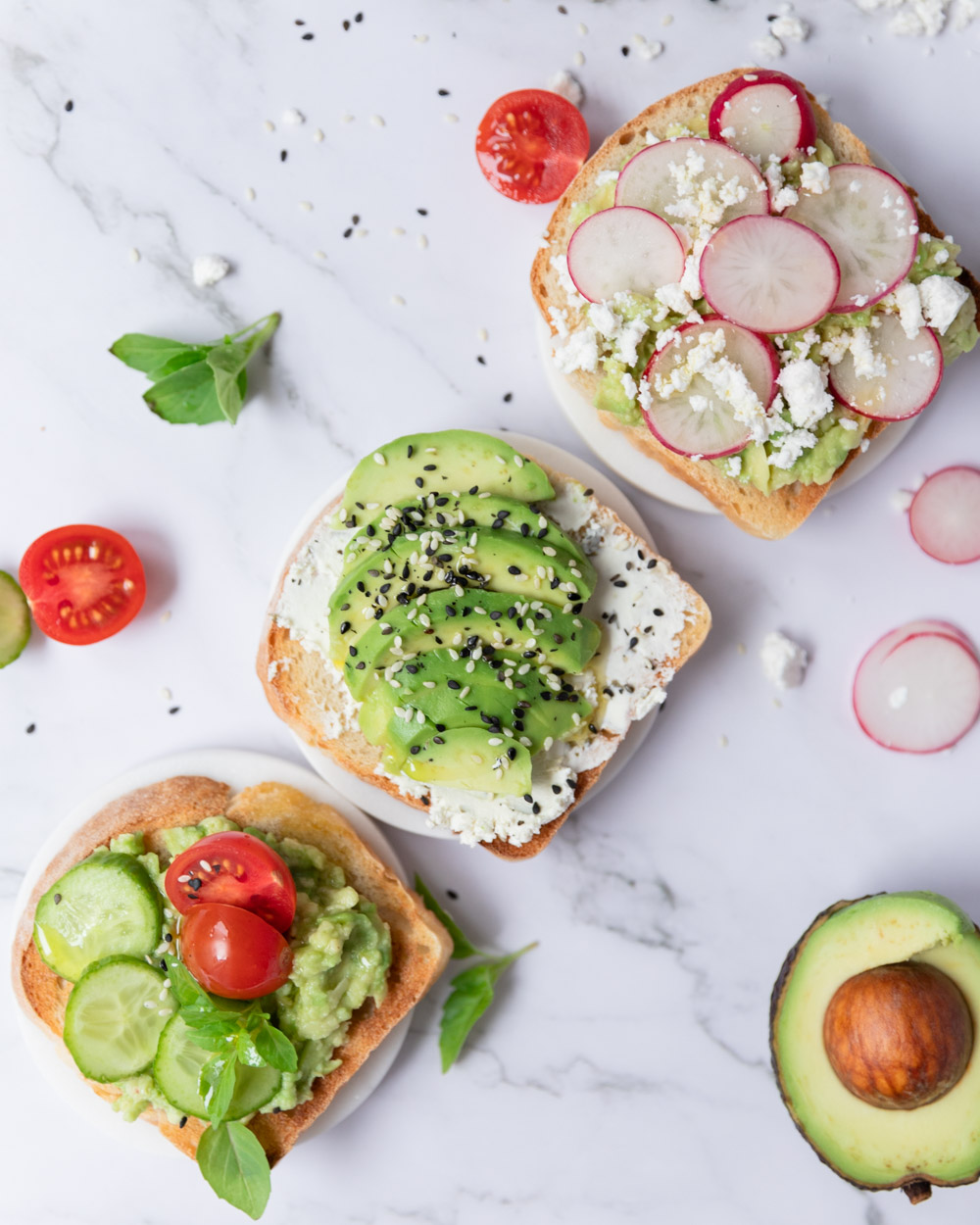 Avocado toast - 3 rețete simple pentru micul dejun