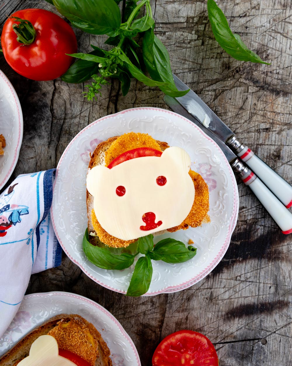 Sandvis cu dovlecei pane si branza gouda